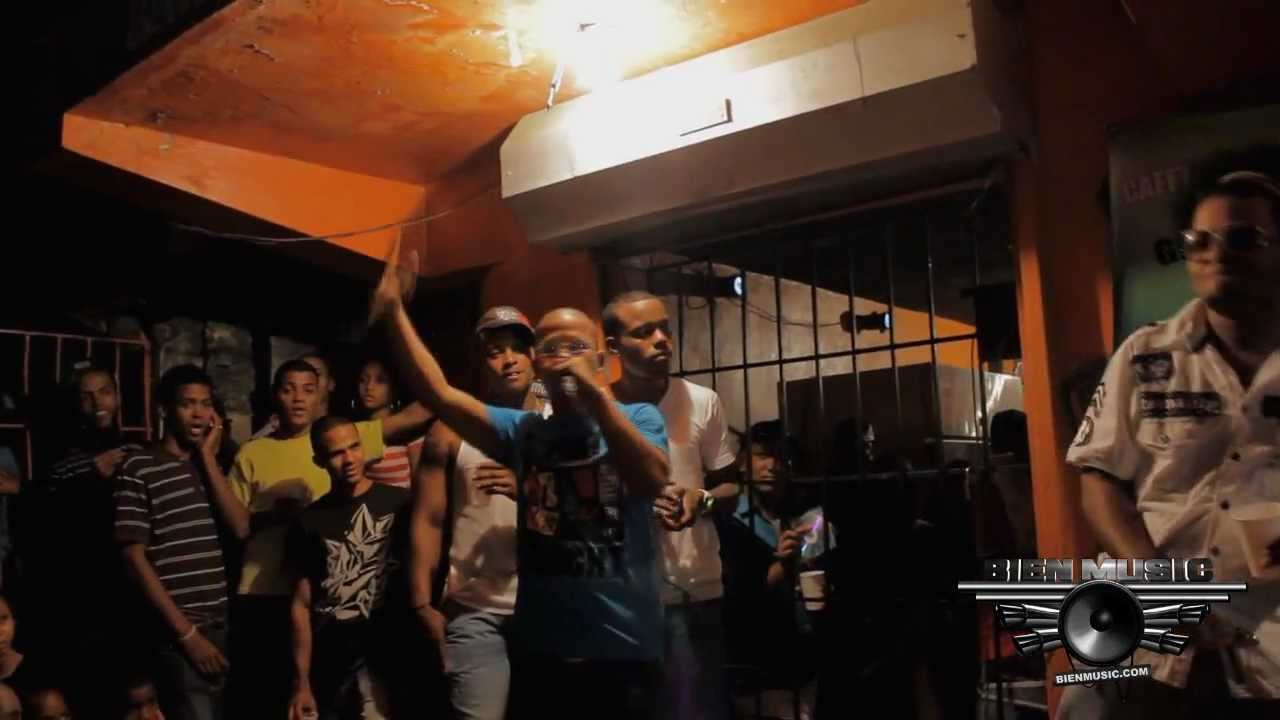 Mr. Bebe "El Maniaco" - Plomo (en Vivo) @ La Cienaga - YouTube Music