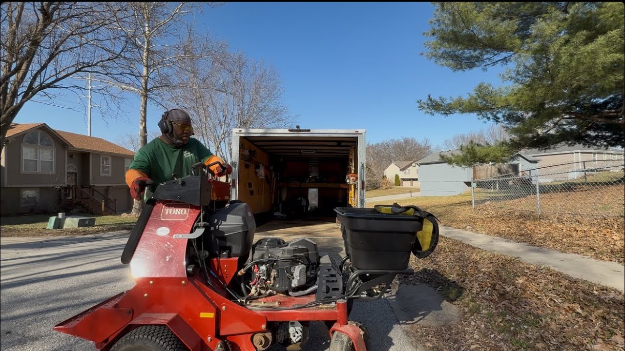 Using the Toro aerator broad spreader for fertilizer my lawns - YouTube