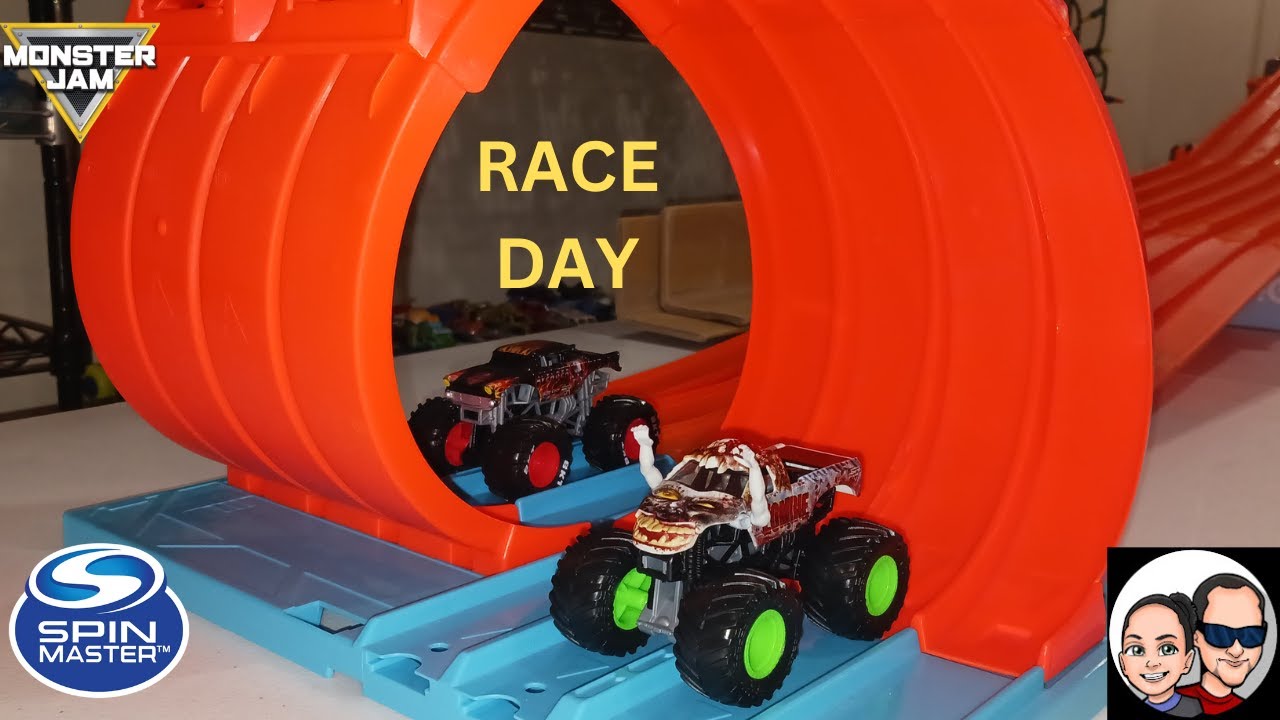 SPIN MASTER MONSTER JAM:Loop Track Champion VS The Challengers! - YouTube