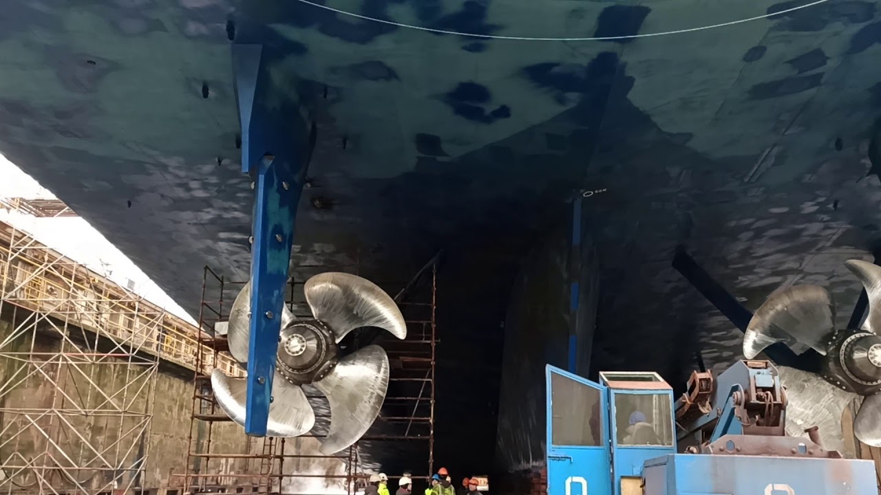 Ship rudder. - YouTube