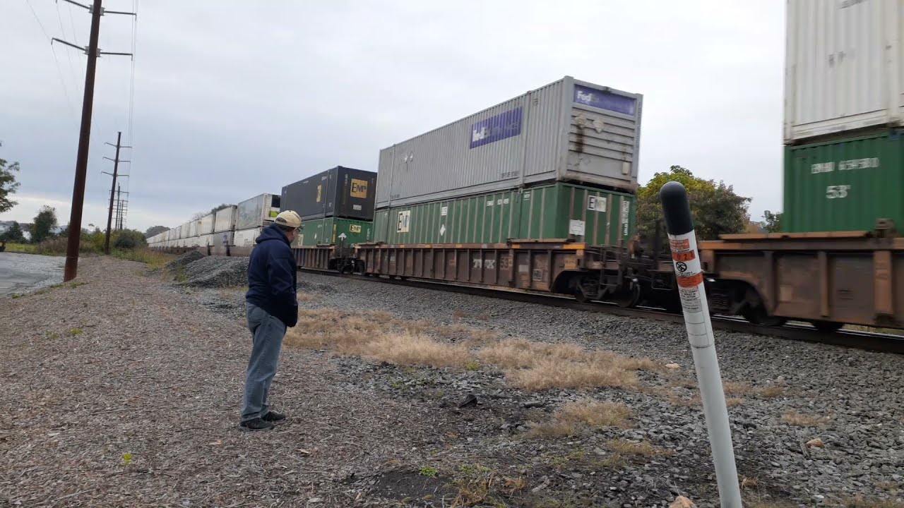 NS 9891 leads an intermodal train in Robesonia, PA (21E) - YouTube