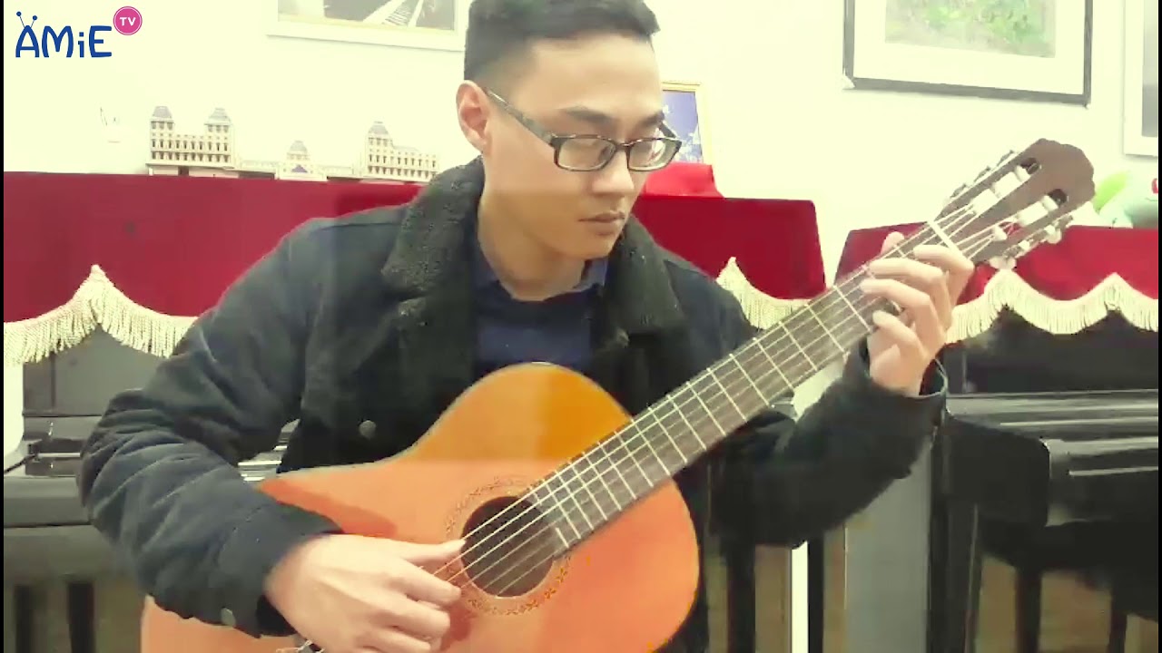 A Town with ocean view - Đỗ Lê Trung Guitar cover tại AMiE center - YouTube