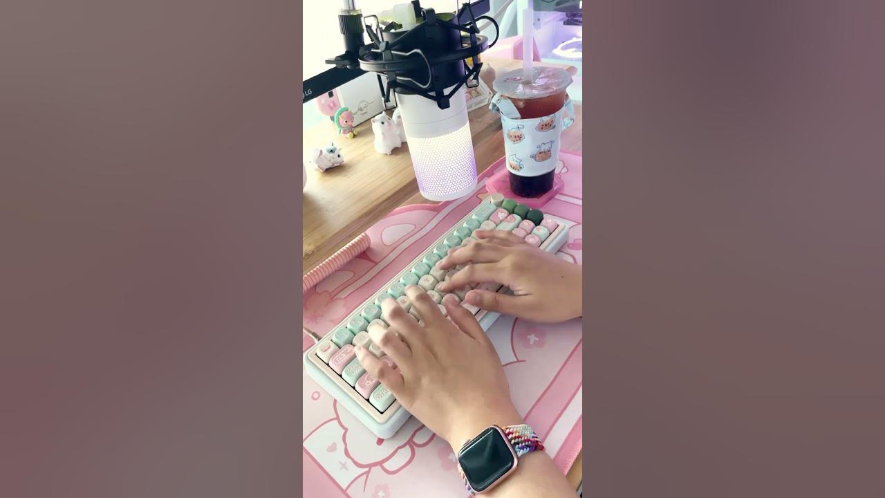 Crunchy keyboard ASMR🎧 #asmr #satisfying #typing - YouTube
