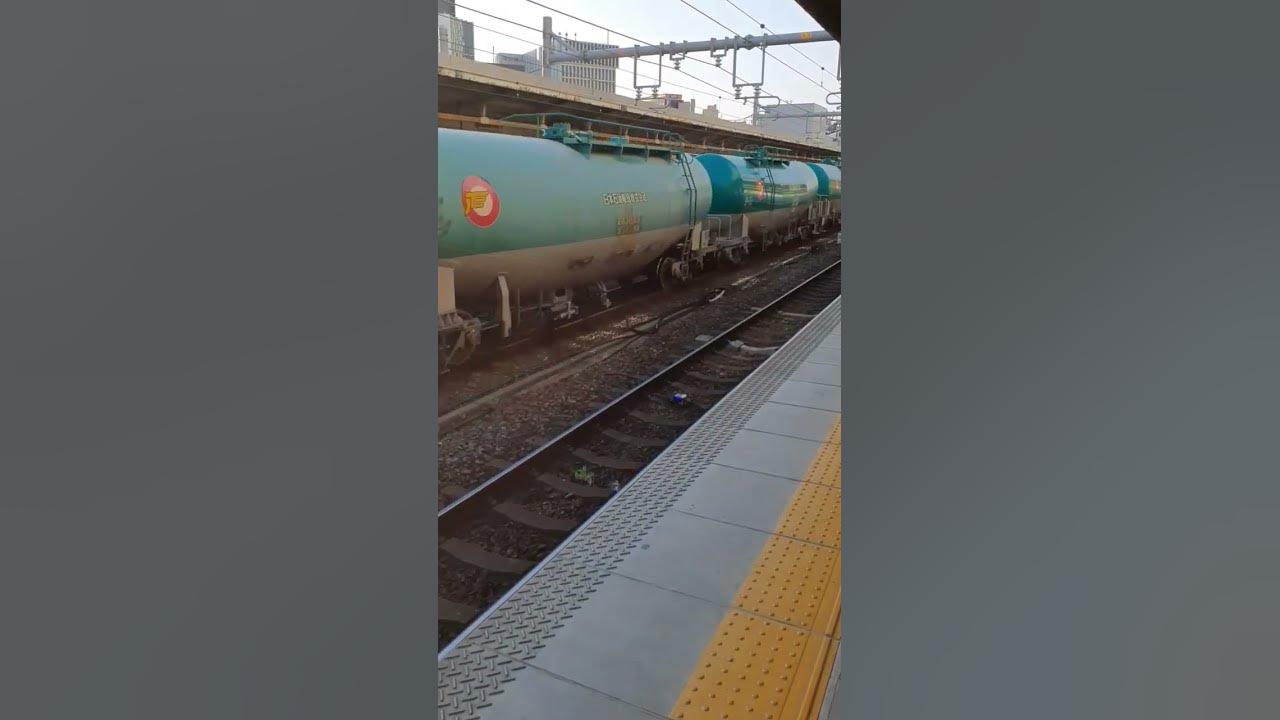 EH200-4+タキ 8885レ 名古屋駅通過 - YouTube