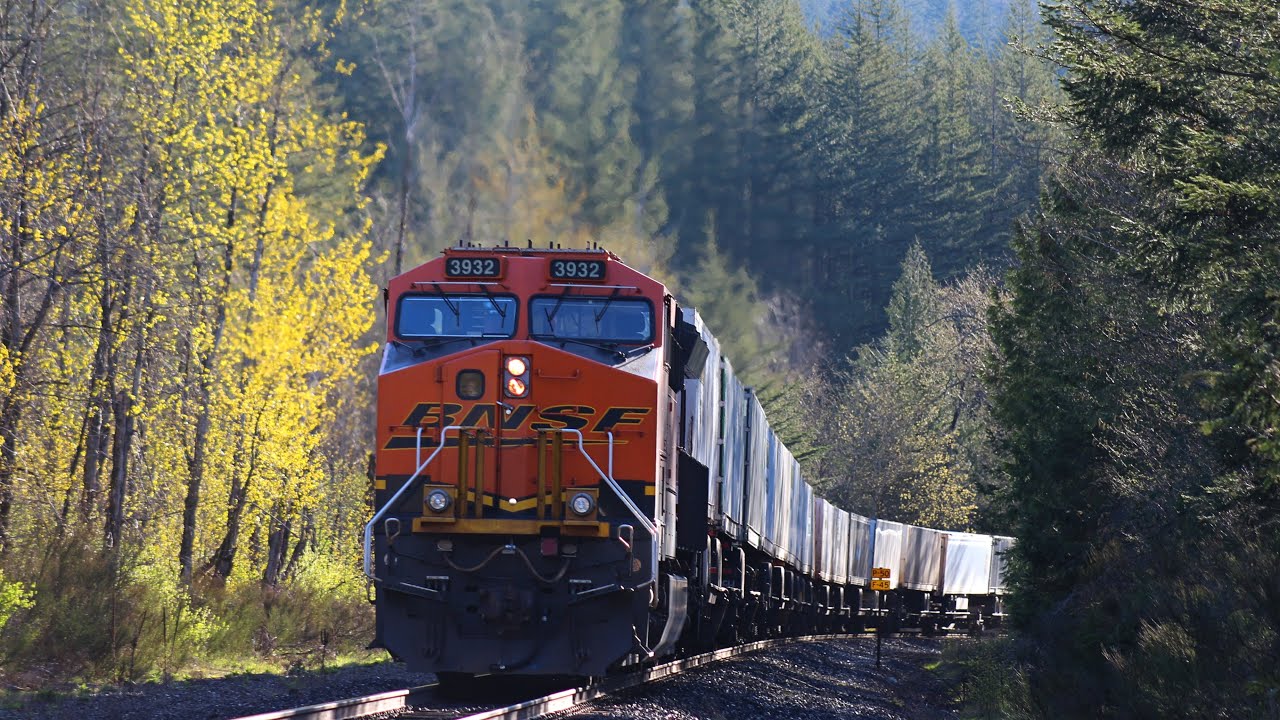 Early Spring Trains on Stevens Pass - YouTube