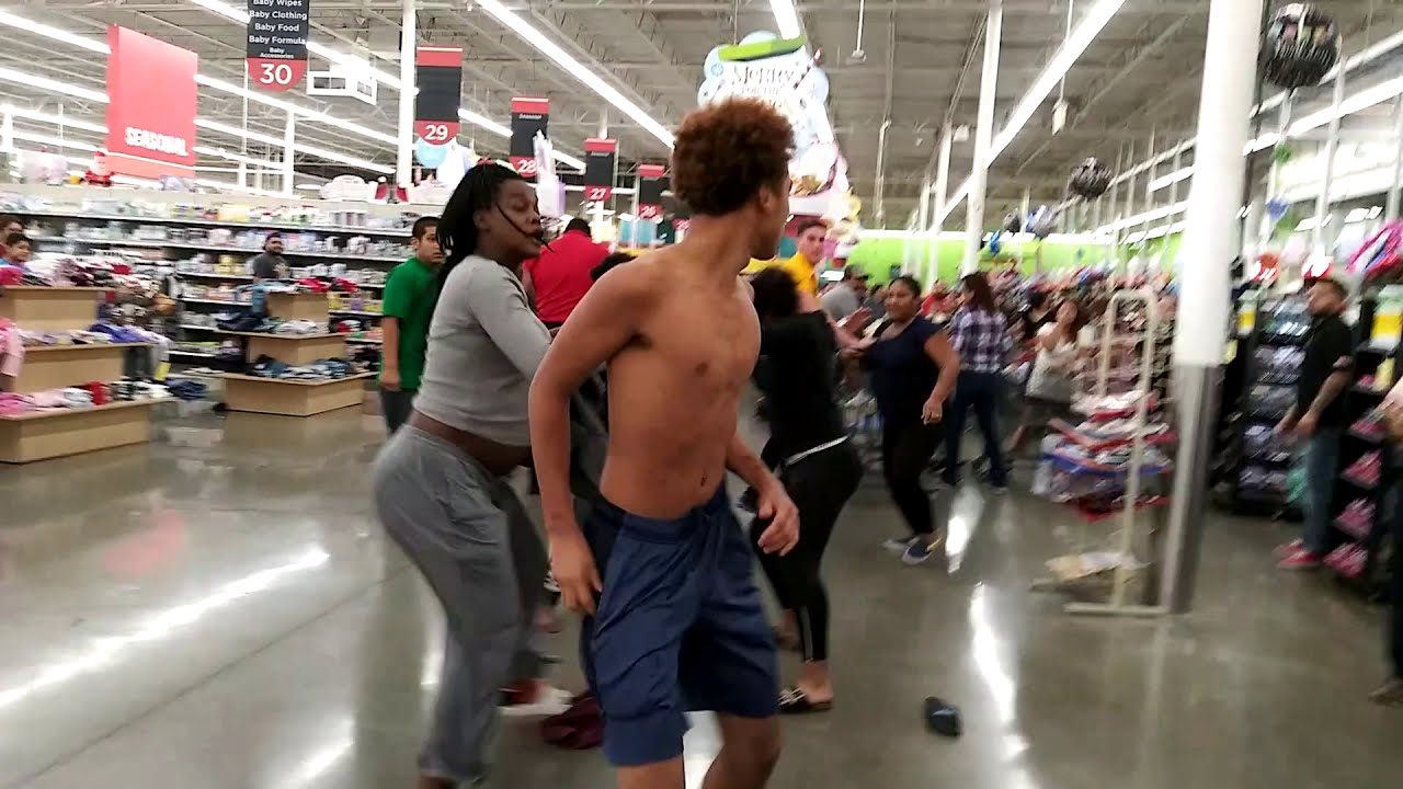 UFC fight at the grocery store - YouTube