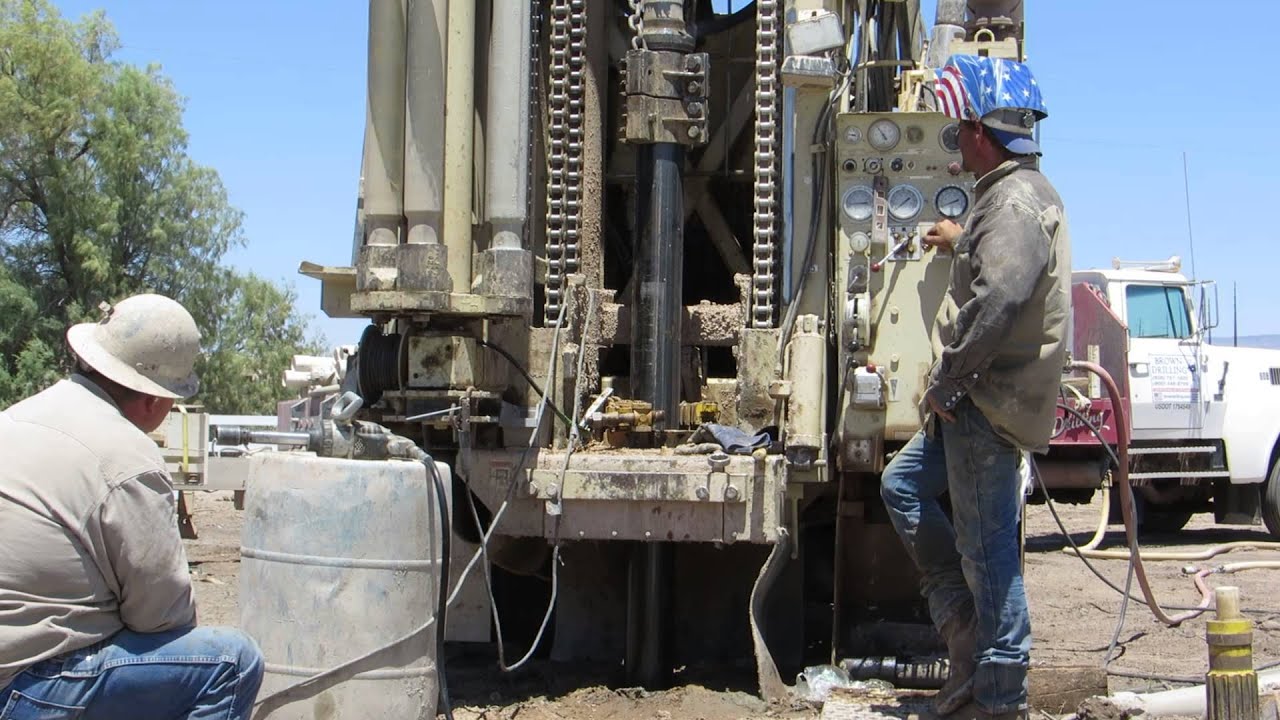 Driving 6" casing into sand and gravel. - YouTube