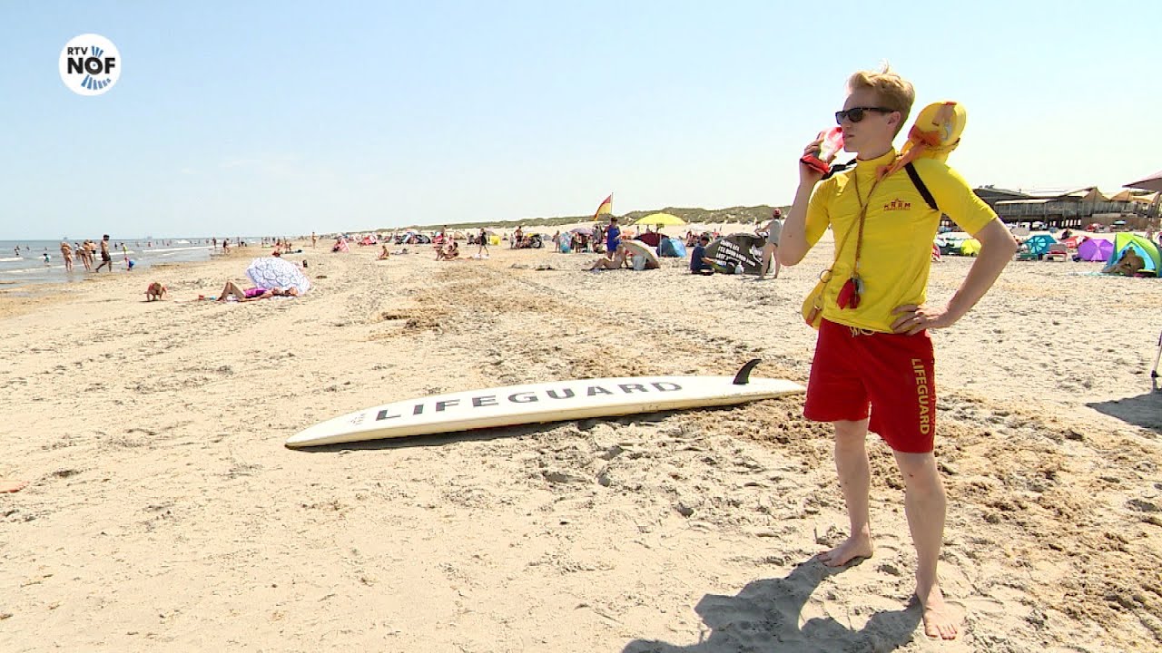 Hoge temperaturen en volle stranden, drukte voor lifeguards - YouTube