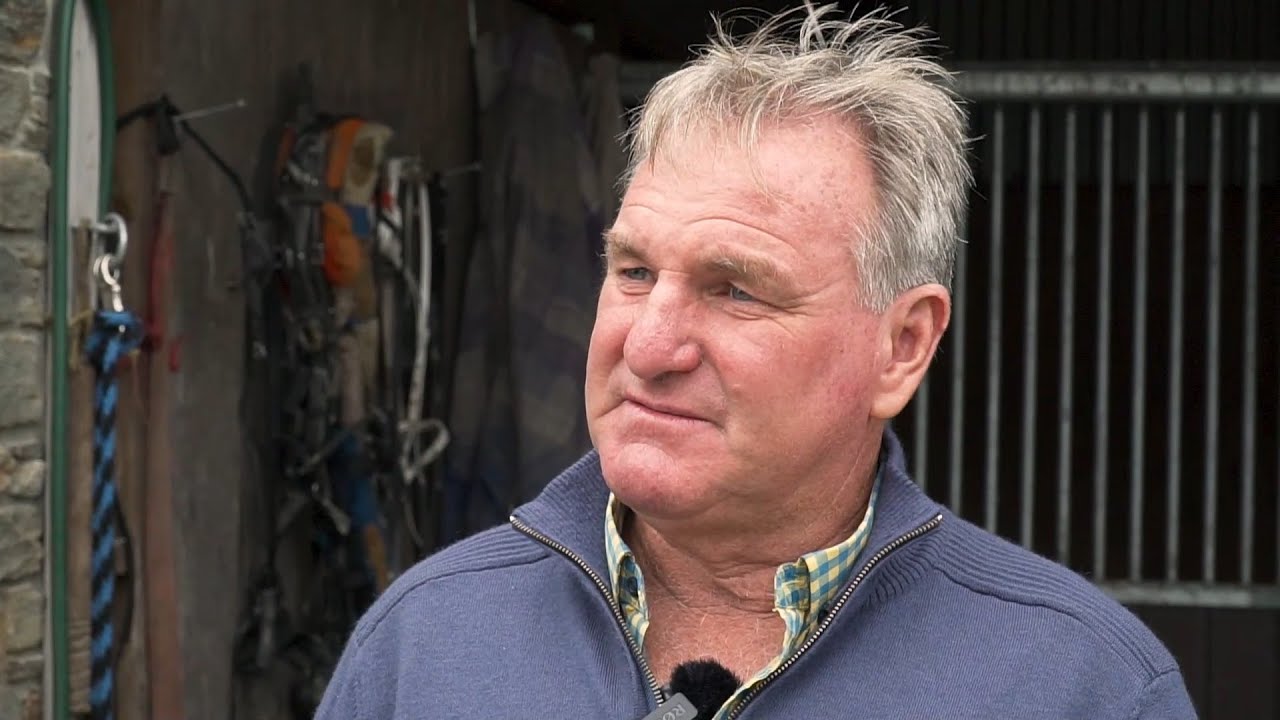 Greg Pops over to see Wayne Higgs | The Race | Harness Racing New ...