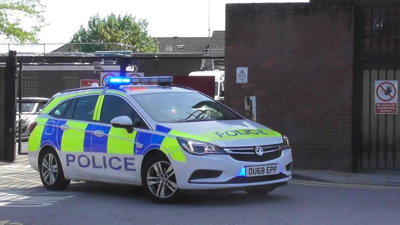 Thames Valley Police Incident Response Vehicle Turnout! - YouTube