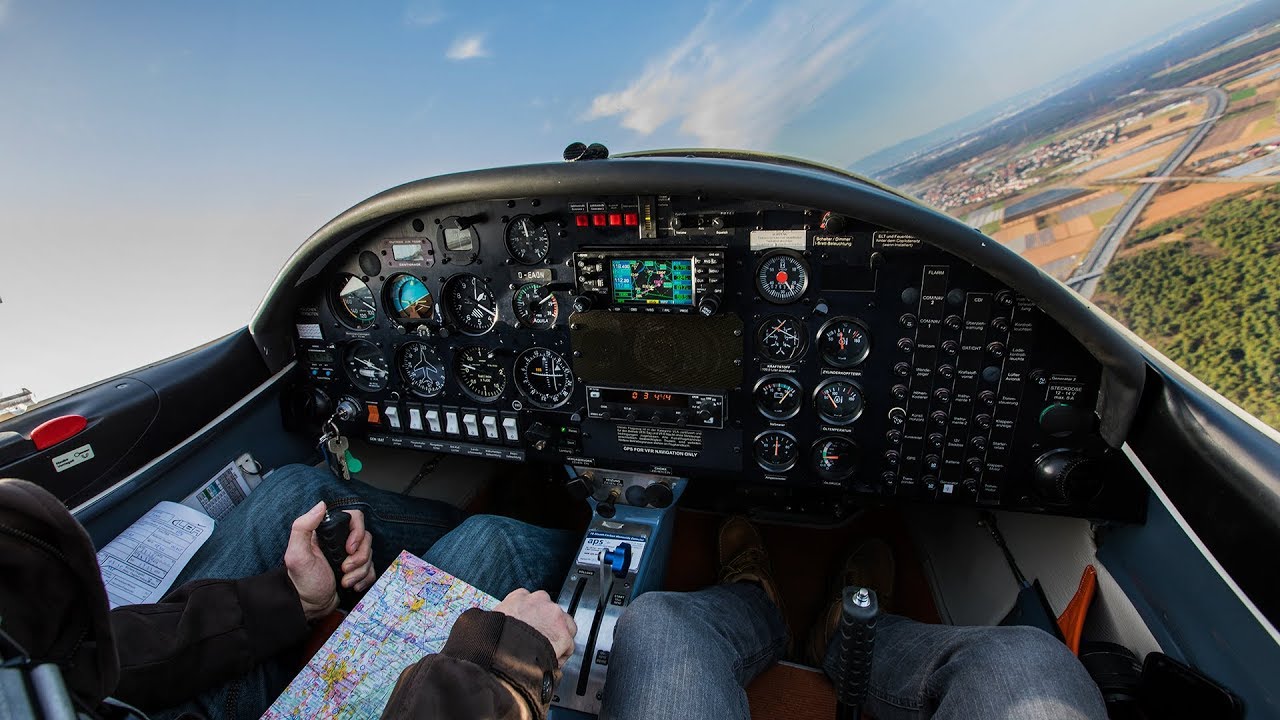 Aquila A210 Donauwörth to Egelsbach Cockpit + Wingview - YouTube