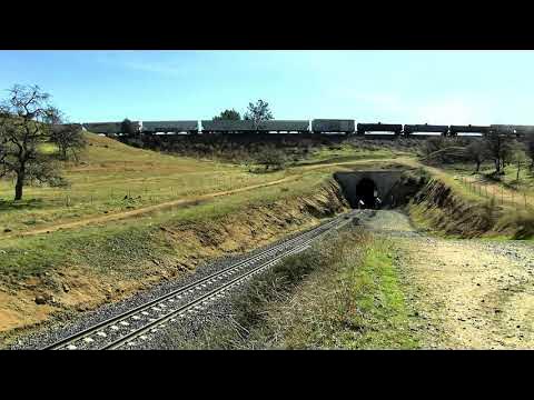 Union Pacific freight train tunnel #9 Tehachapi Loop, California - YouTube