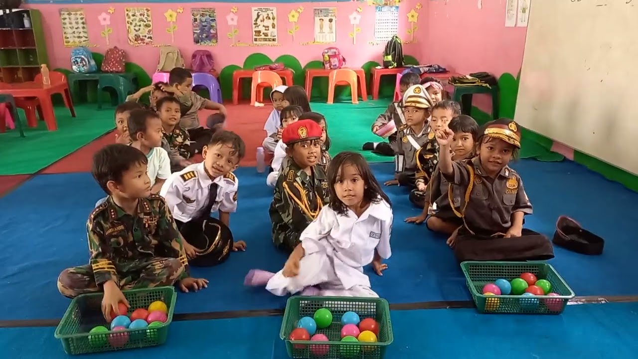 Permainan in door anak PAUD mengenal warna dan membangun kerjasama tim ...