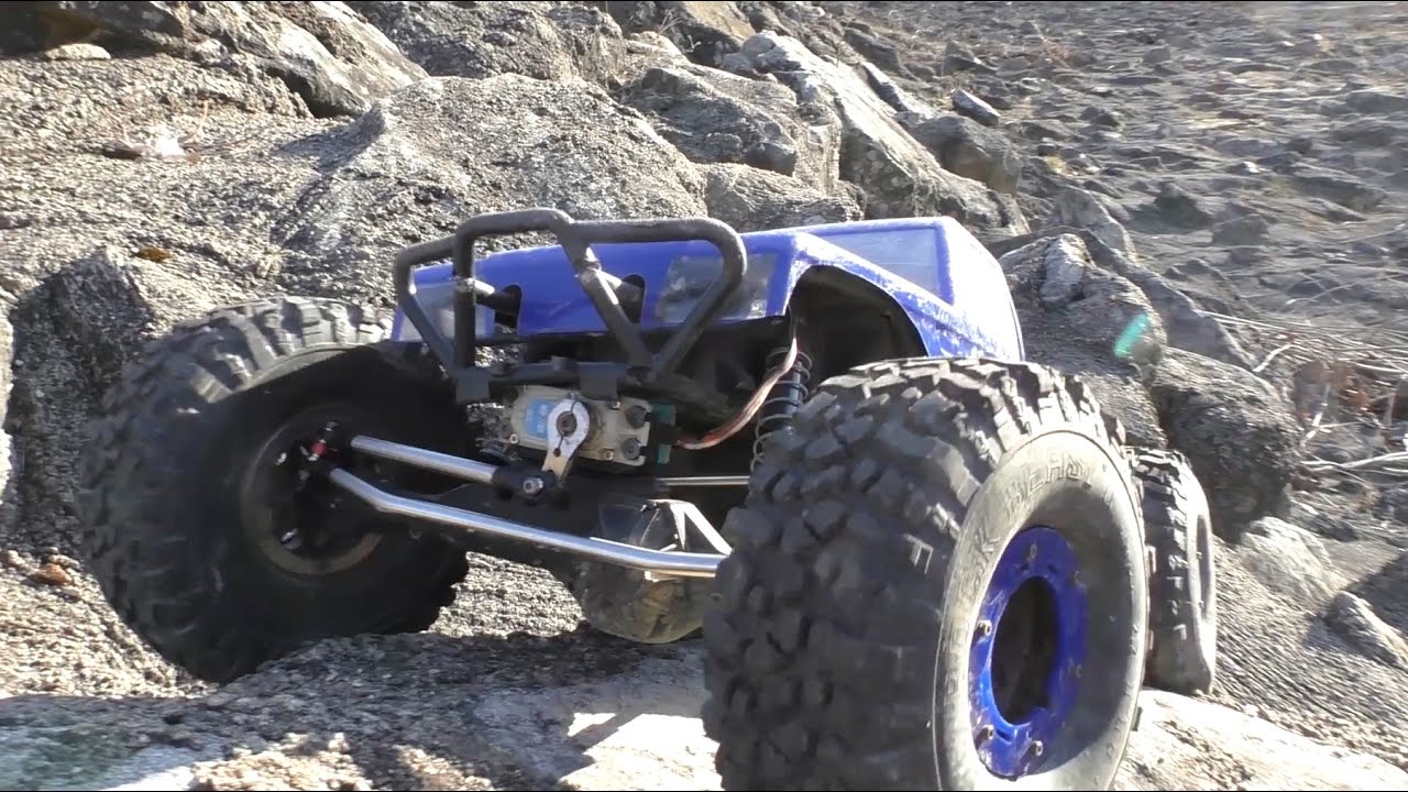 Axial Wraiths + Axial XR10 - Some Rock Crawling - YouTube