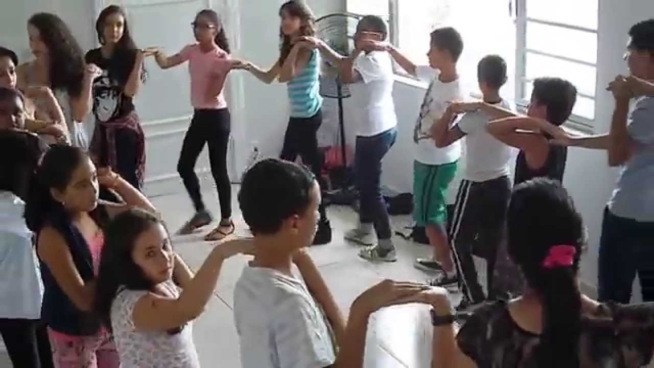 Musicalização" Zemer Atik " Dança tradicional Israelita. - YouTube