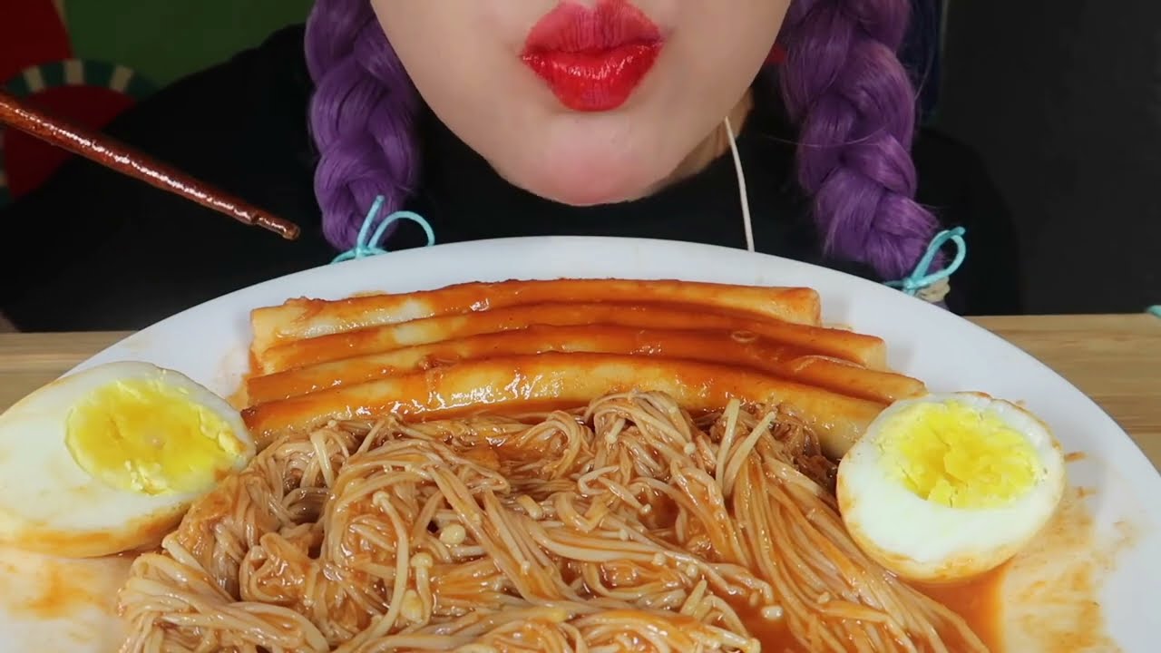 CURIE. ASMR - SPICY ENOKI MUSHROOM+TTEOKBOKKI *ONLY BITES* - YouTube