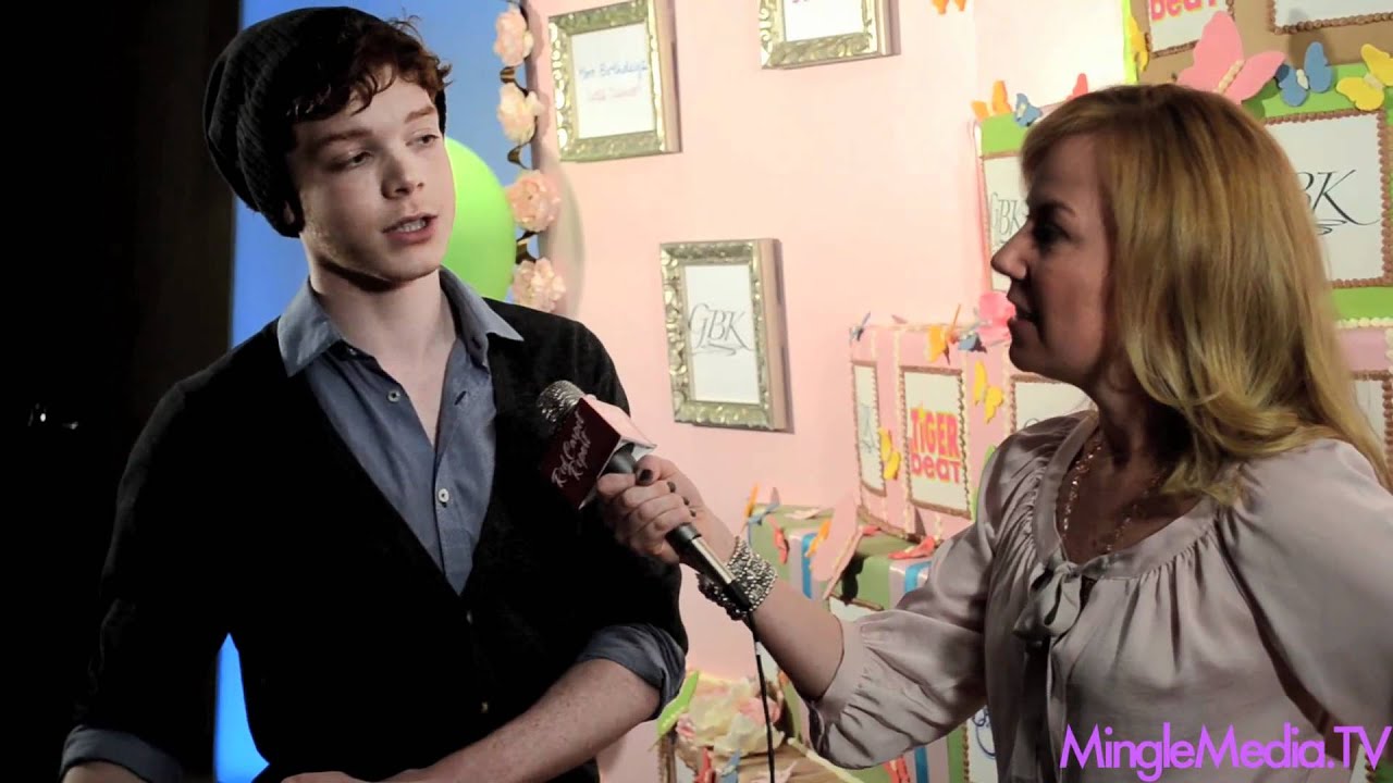 Cameron Monaghan at GBK 2012 Kids' Choice Awards Gift Lounge - YouTube