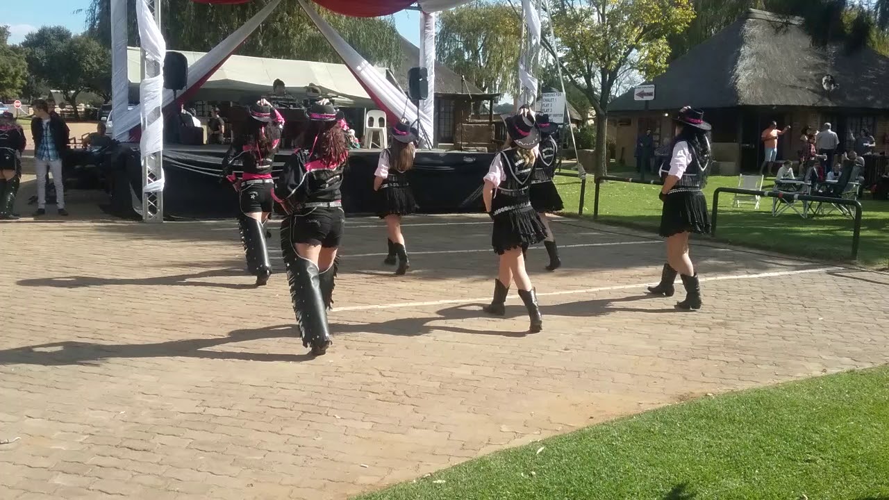 Rodeo Girls SA Linedancers - YouTube