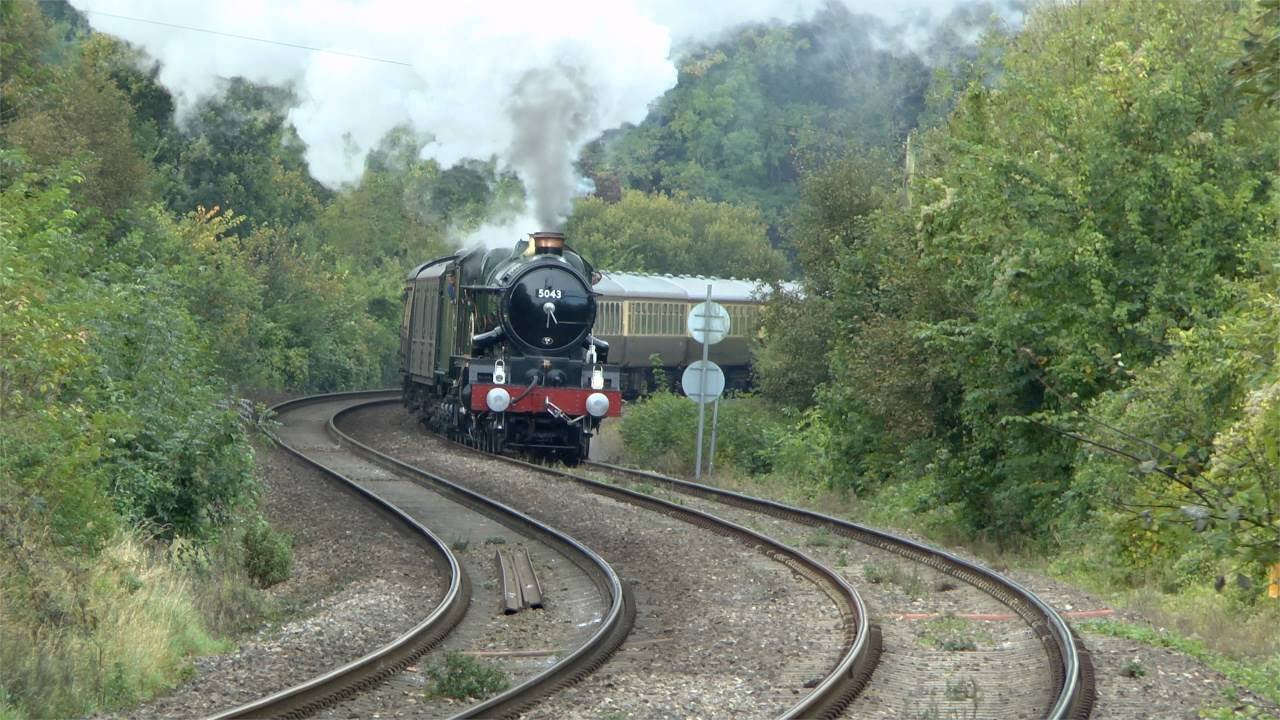 5043 Earl of Mount Edgcumbe roars up Sapperton with the Cotswold ...