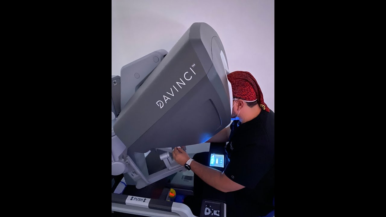 Strangulated umbilical hernia robotic TAPP (rTAPP) - YouTube