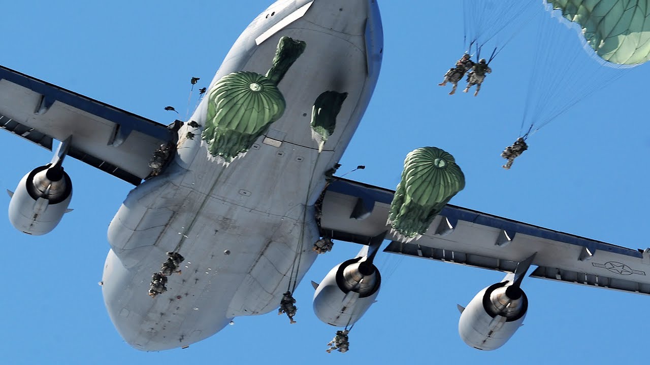 MASSIVE Static Line Jump From C-17 Globemaster - YouTube