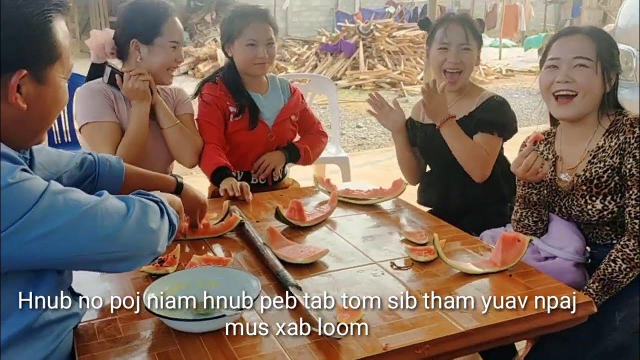 Hnub poj niam pej ua kev lom zem - YouTube