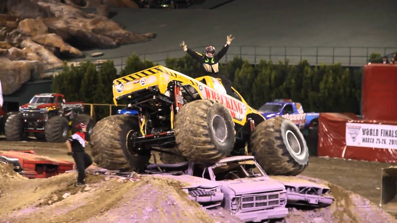 Our MONSTER JAM Experience - CANON EOS 60D Action Photography - YouTube