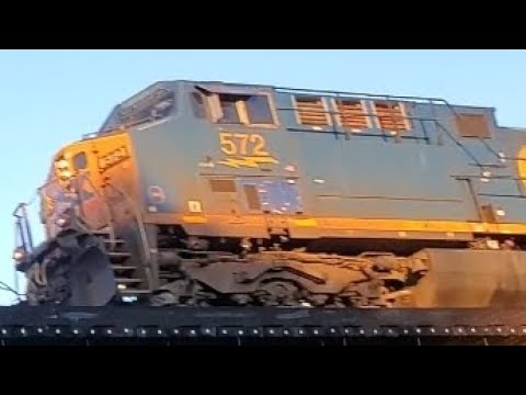 Nice K5LA CSX 572 leads L646 To The Martin Marietta Quarry - YouTube