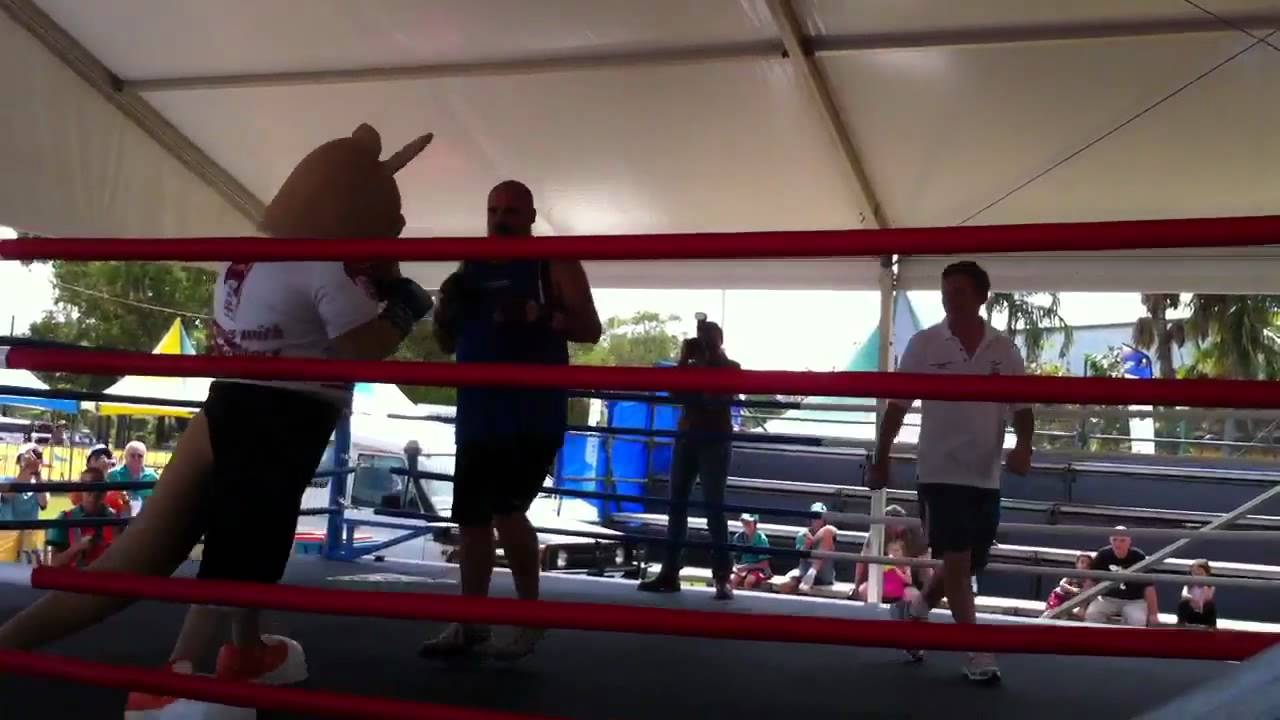 Merv Hughes boxing with a Rock Wallaby Round 2 - YouTube