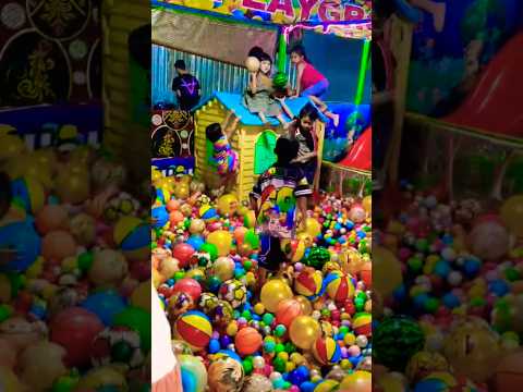 bocil rame-rame serbu wahana mandi bola, penuh warna dan tawa seru