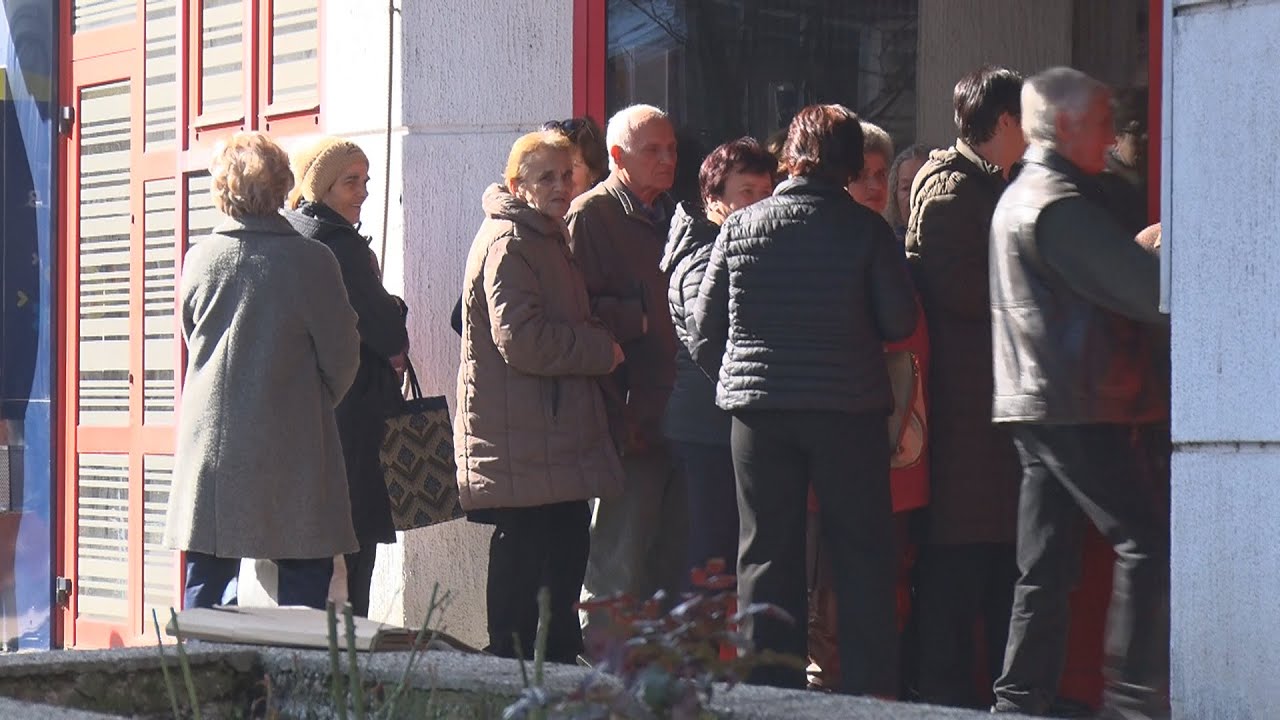 Počela isplata penzija - YouTube