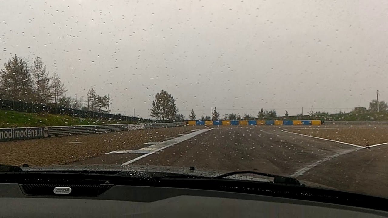 Giro in pista Autodromo di Modena - YouTube