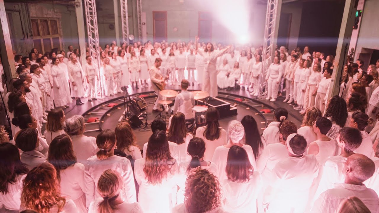 MASSIVE choir covers RADIOHEAD 15 Step - Melbourne Indie Voices - YouTube