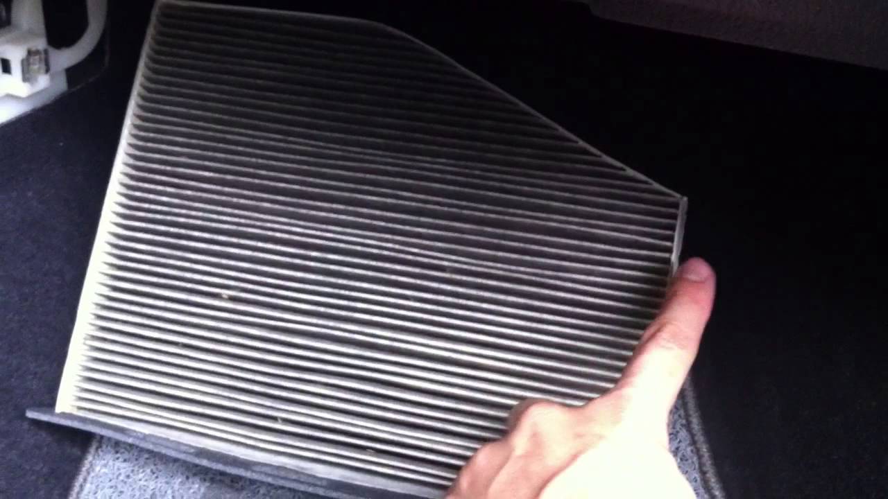 DIY-VW CADDY air filter change（車內濾網更換）-1/3 - YouTube