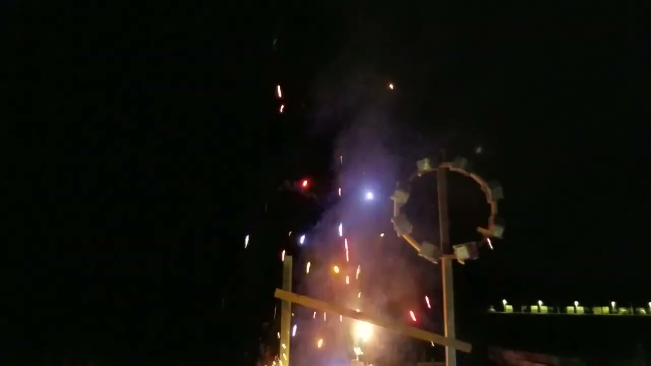 Crazy Balls 🔥🔥 Fireworks Fountain !! Major League Pyro brand. - YouTube