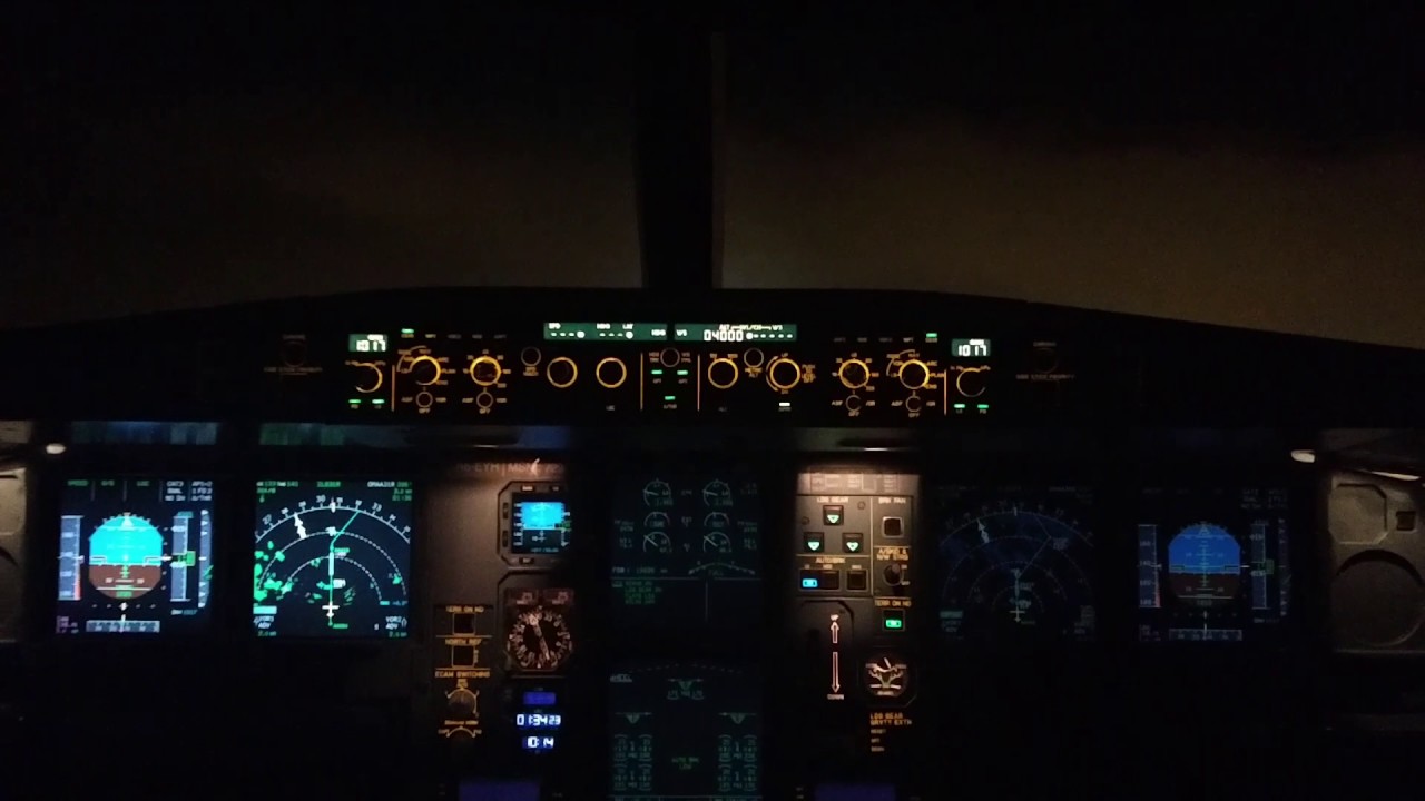 CAT III B landing into Abu Dhabi - YouTube