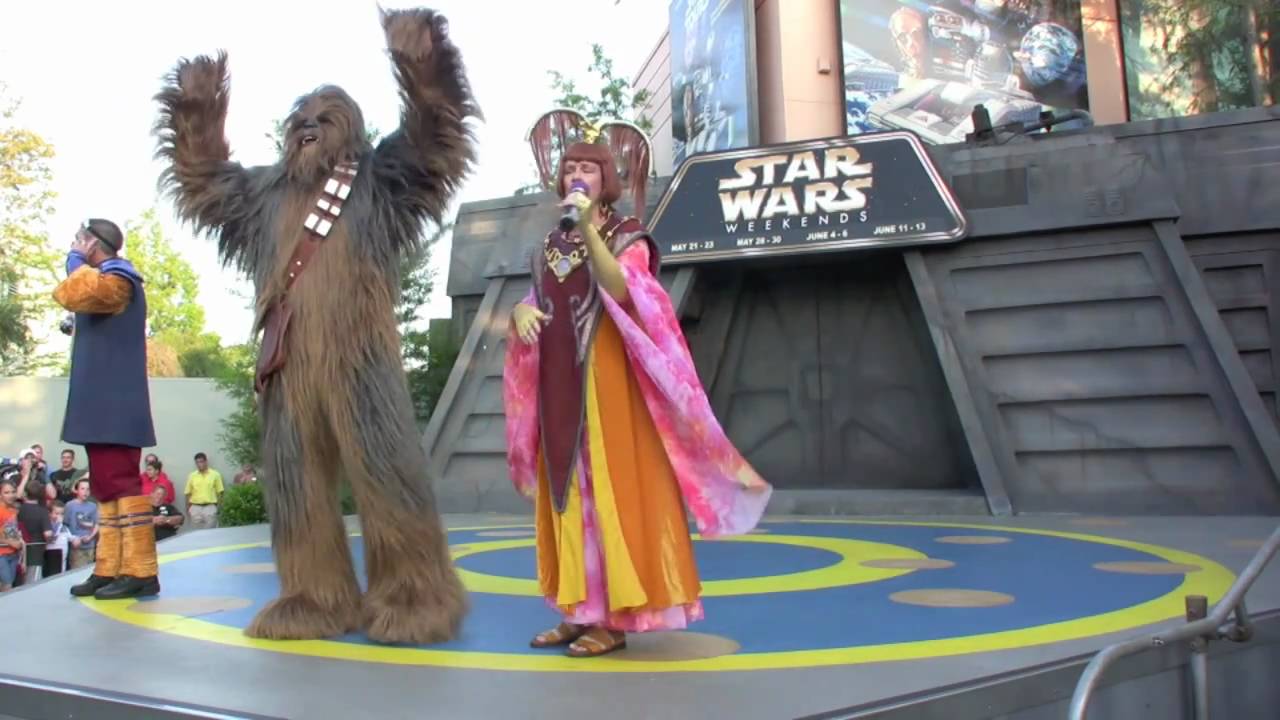 Hyperspace Hoopla 2010 - Dance Off with the Star Wars Stars - YouTube