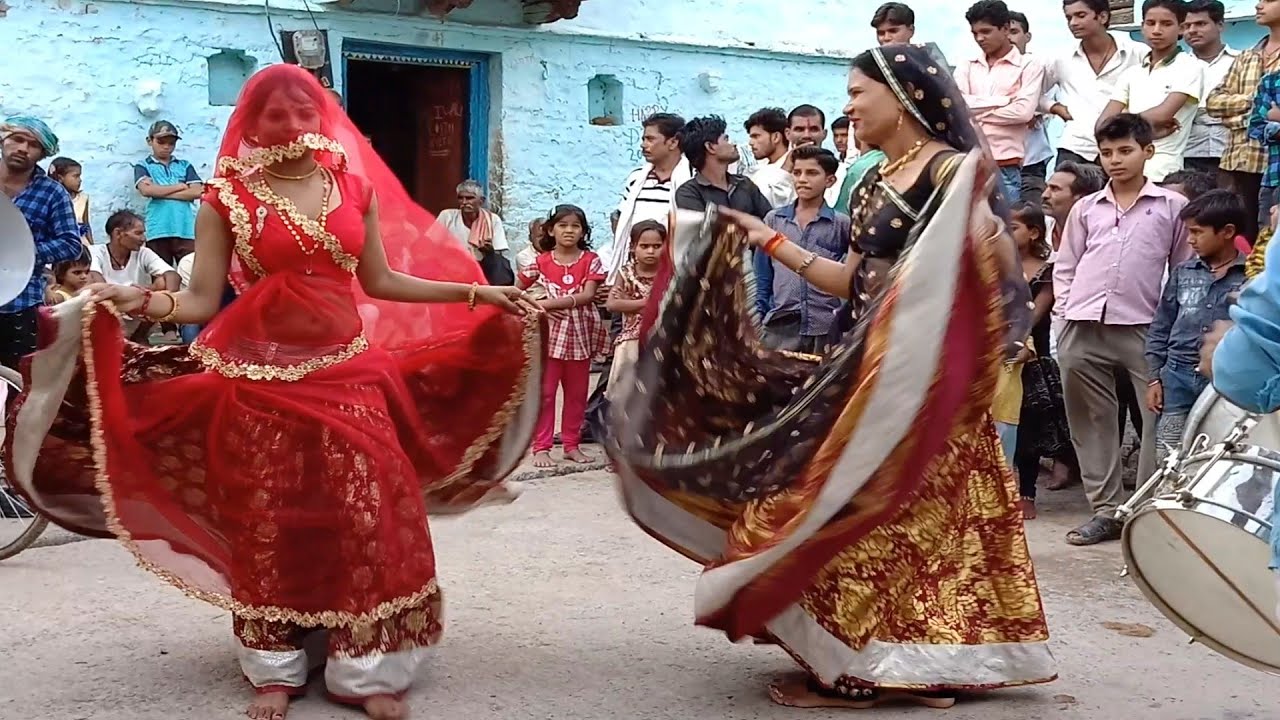 देशी राई बुन्देली बधाई डांस/Rai Congratulations Dance - YouTube