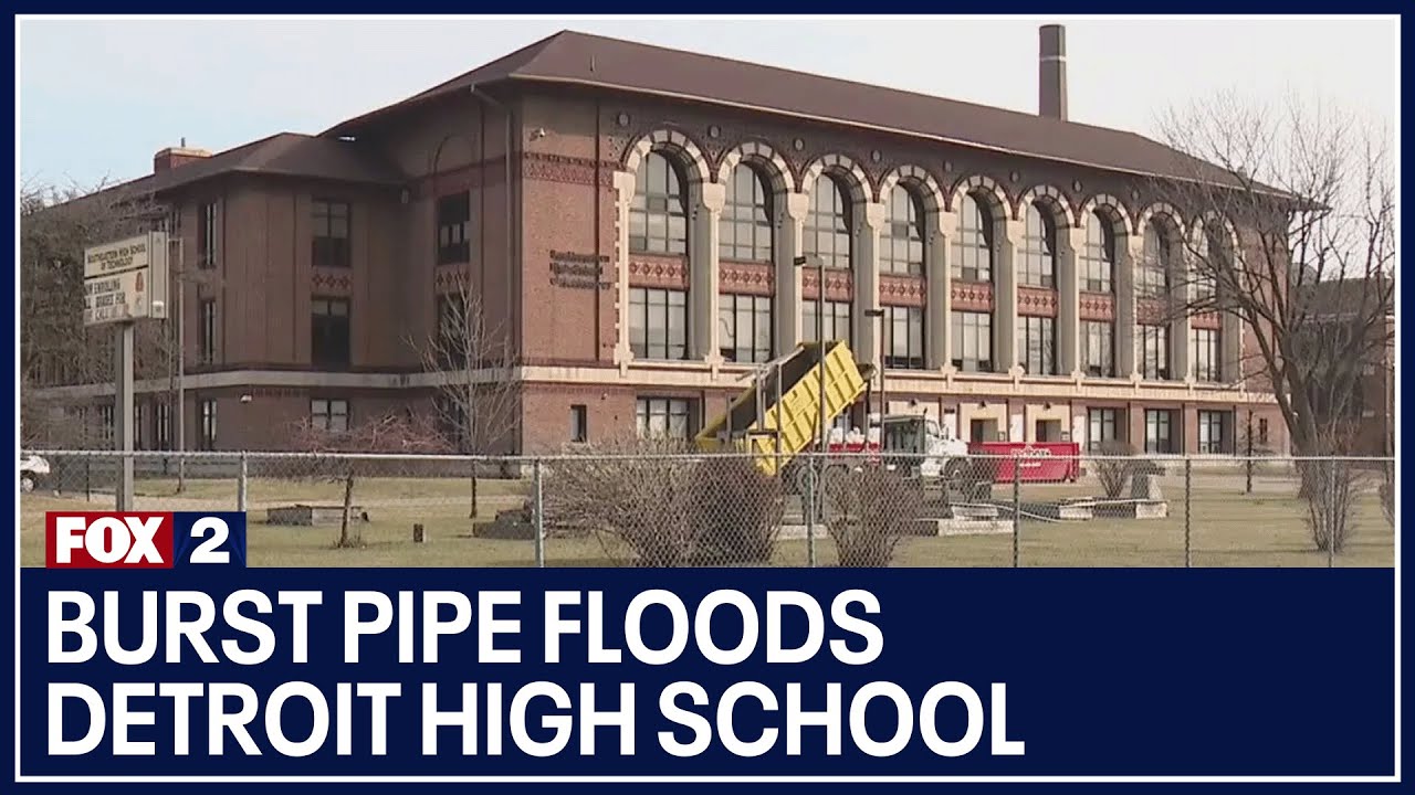 Burst pipe floods Detroit high school - YouTube