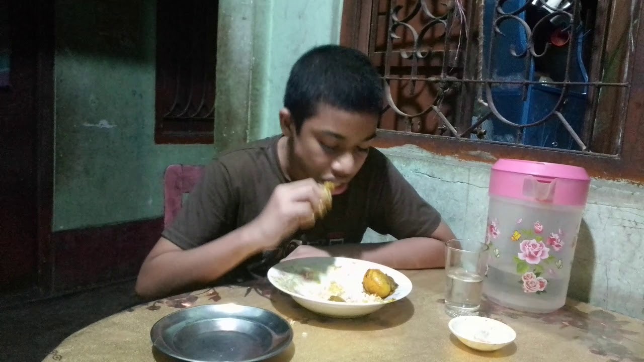 Eating sound eating - YouTube