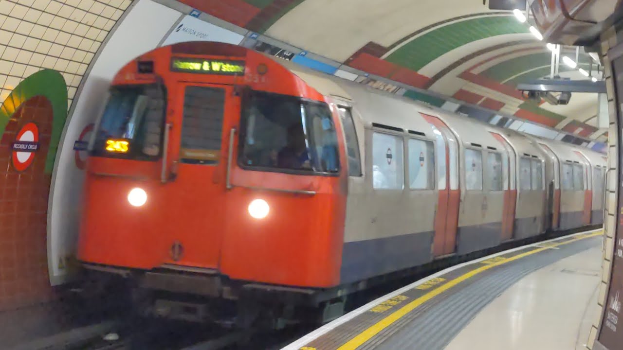 Bakerloo Line 1972 Stock trains at Piccadilly Circus - YouTube
