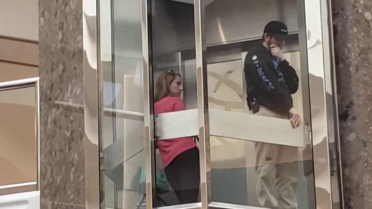 Wet Elevator farts - YouTube