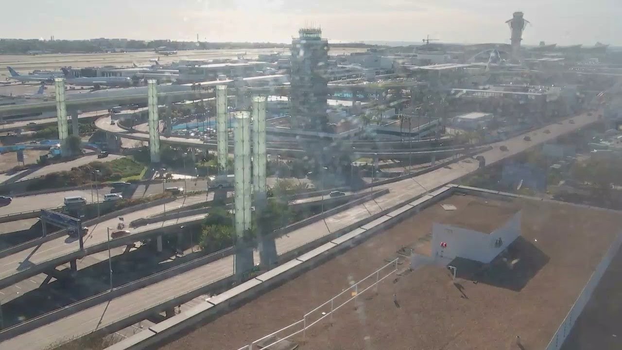 LAX power outage: Delays, TSA stops screenings due to no power - YouTube