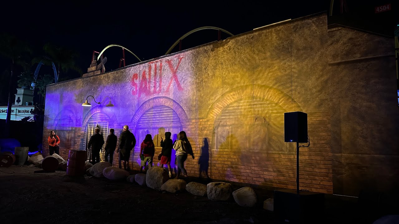 SPOILER ALERT - Full Walk Thru Saw X Maze Six Flags - YouTube