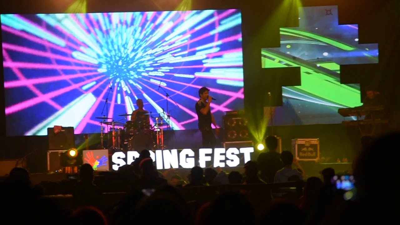 Koi Kahein Kehata Rahein | KK Live Concert | SpringFest 2019 | IIT ...