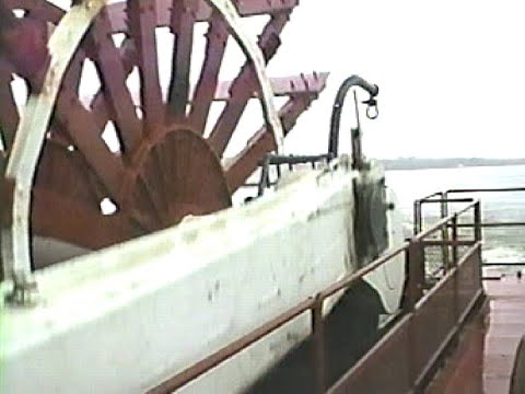 Mississippi Queen Steamboat engines in operation - YouTube