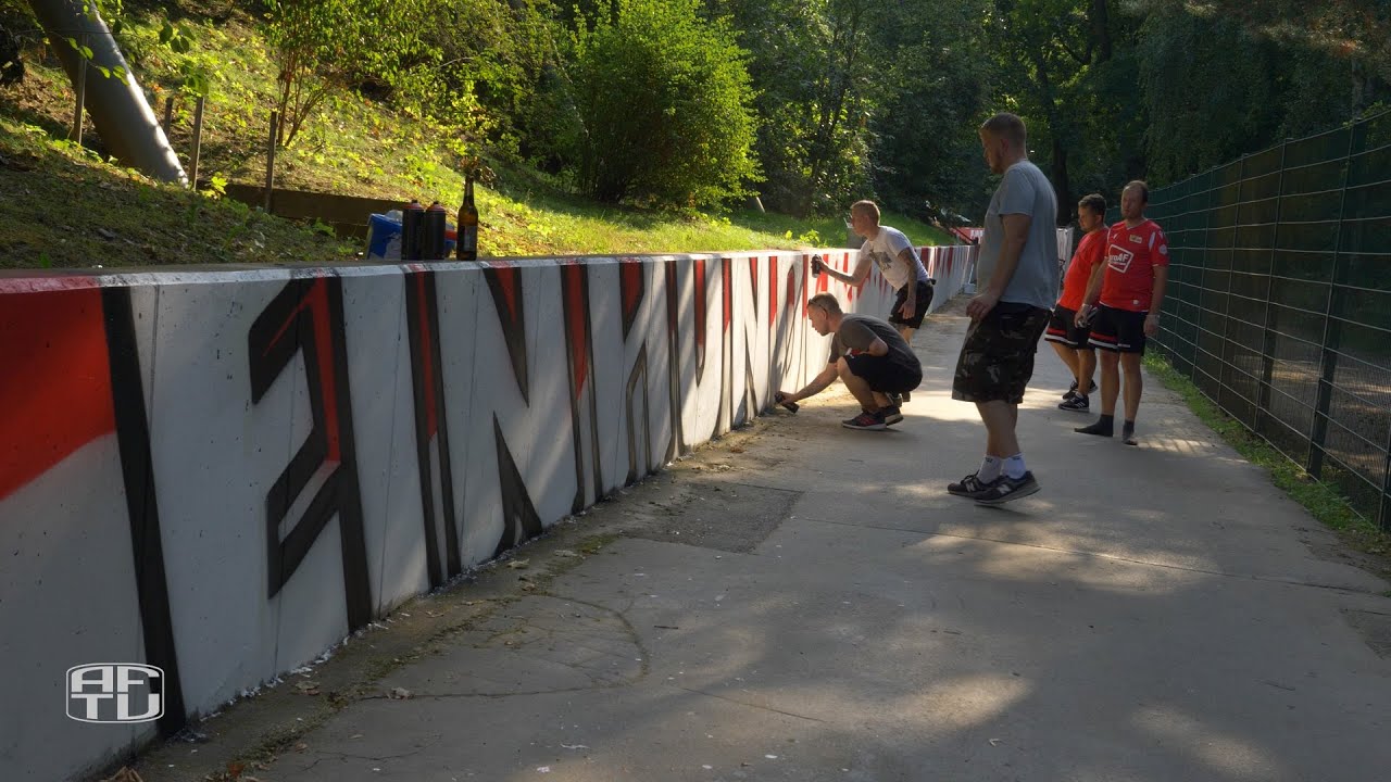 1. FC Union Berlin: Graffiti an der Waldseite - YouTube