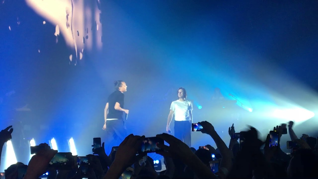 Orelsan "La pluie ft.Stromae" 19 concert bxl 23/03 - YouTube
