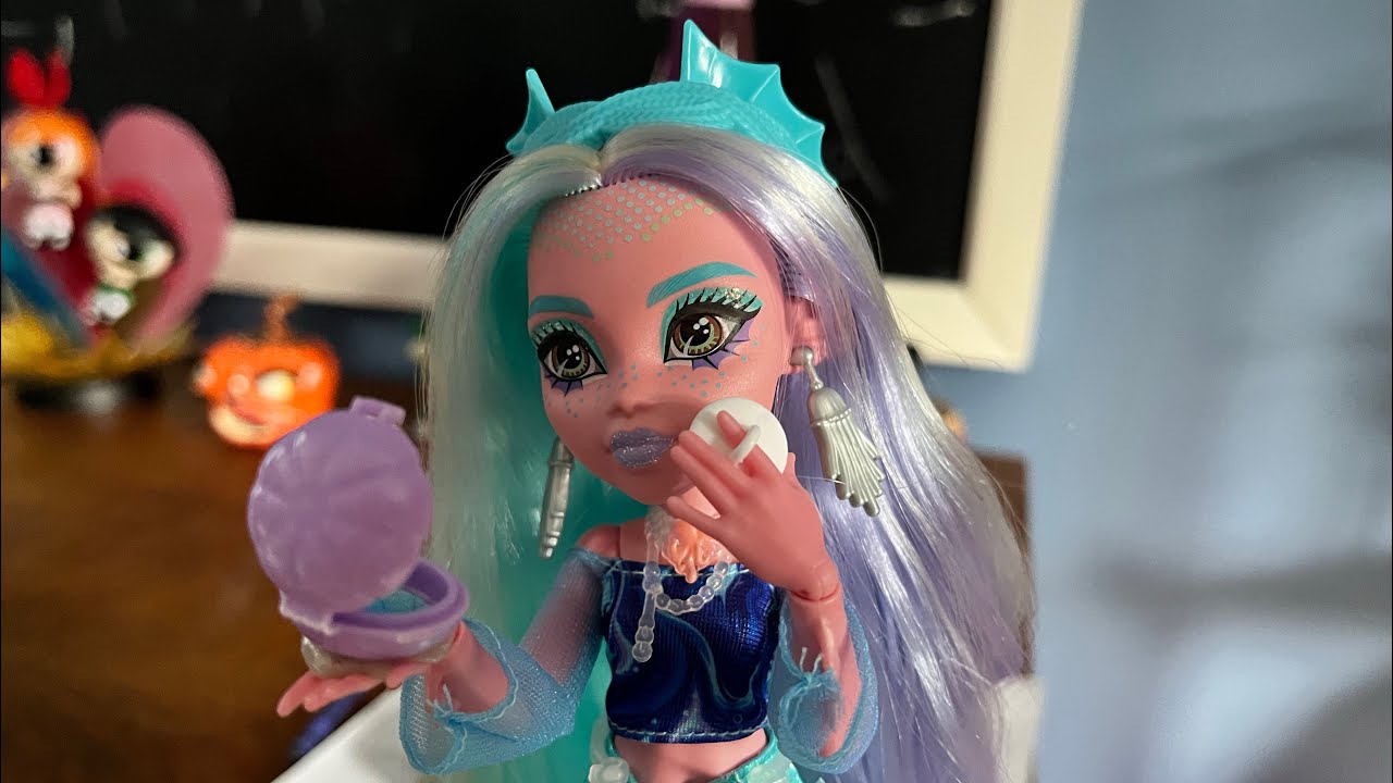 Monster High Skulltimate Secrets Series 2 Fearidescent Lagoona Blue ...