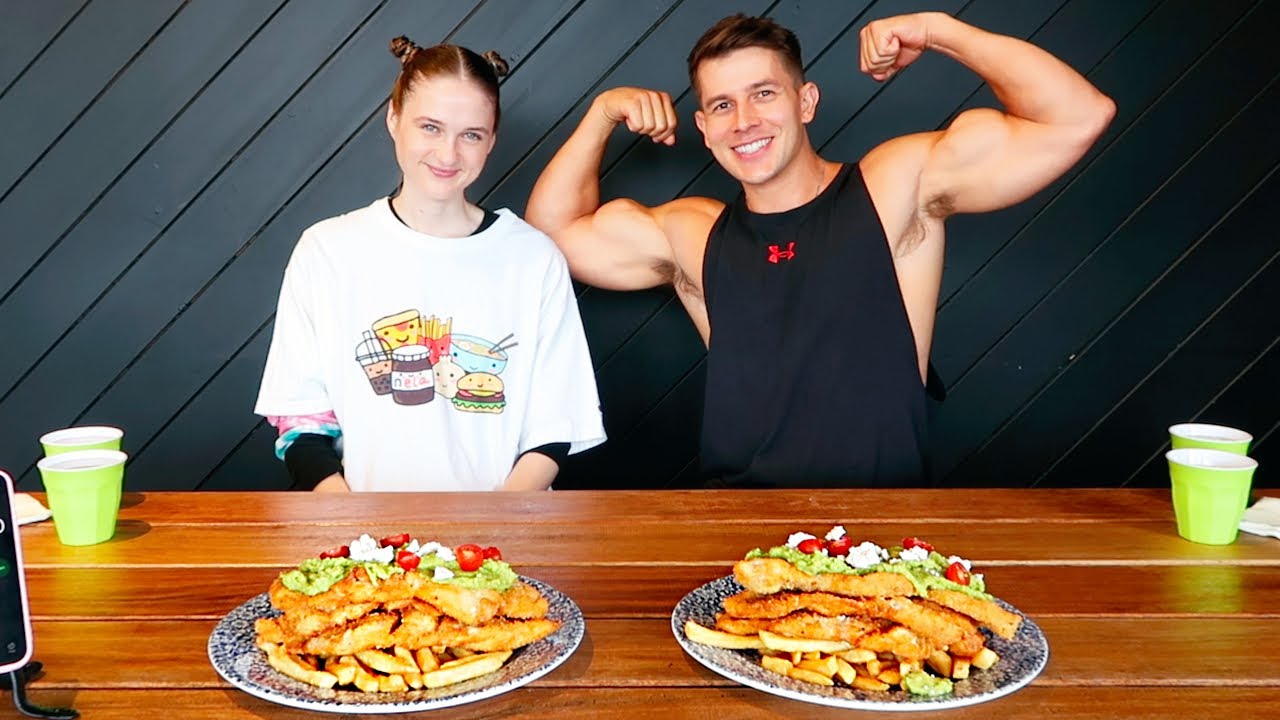 Girl Beats Bodybuilder in Eating Contest - YouTube